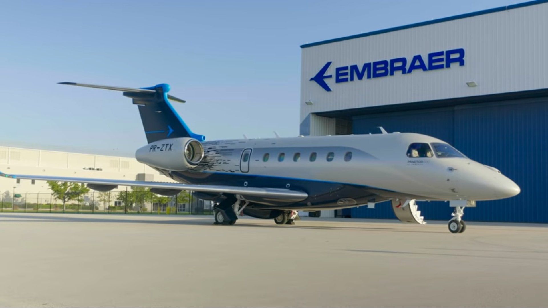 EBACE: Embraer apresenta seus jatos Phenom 300E, Praetor 500 e Praetor ...
