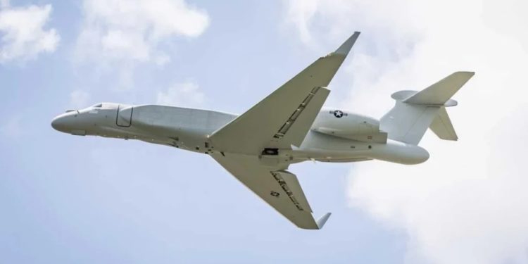 Primeiro voo de teste do EC-37B totalmente equipado