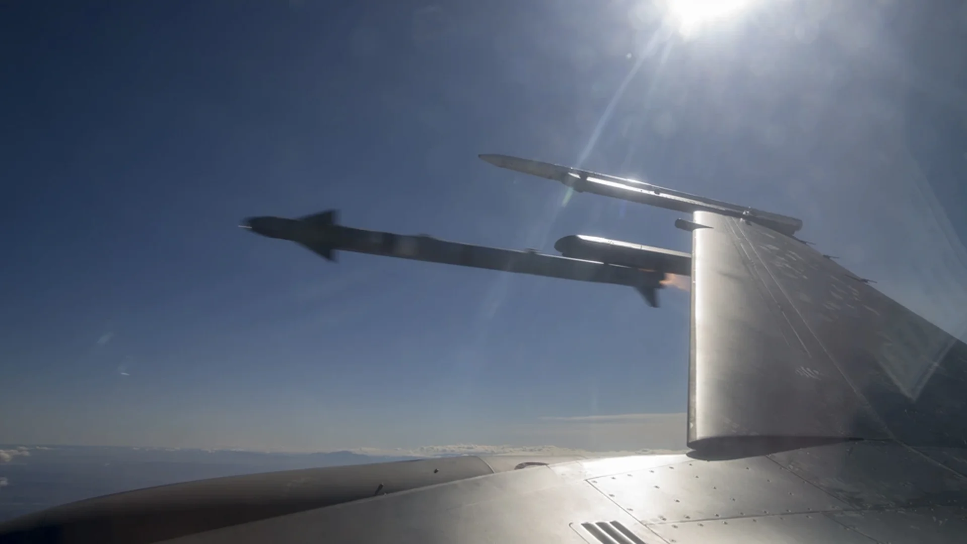 Força Aérea de Taiwan arma seus caças F-16V com novos mísseis ar-ar AIM ...