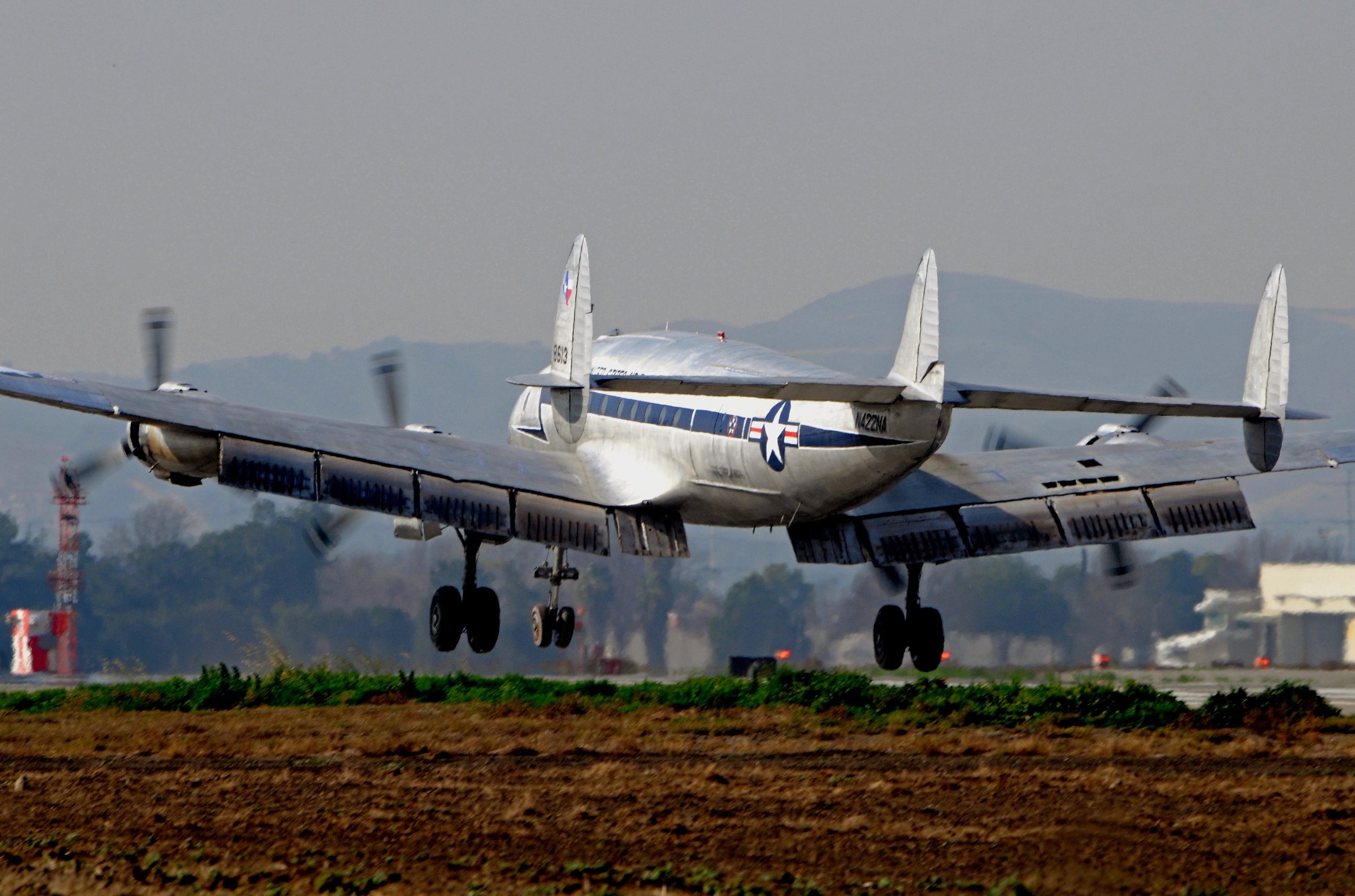VÍDEO: Após 8 anos de restauração, Constellation ‘Bataan’ volta a voar ...