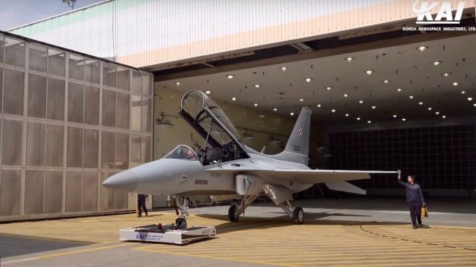 IMAGENS: Roll out do primeiro caça leve FA-50 para a Polônia, na ...