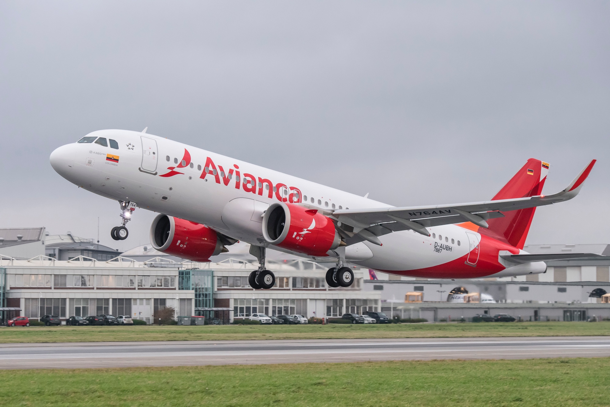 Avianca é a companhia aérea global mais pontual do mundo, segundo ...
