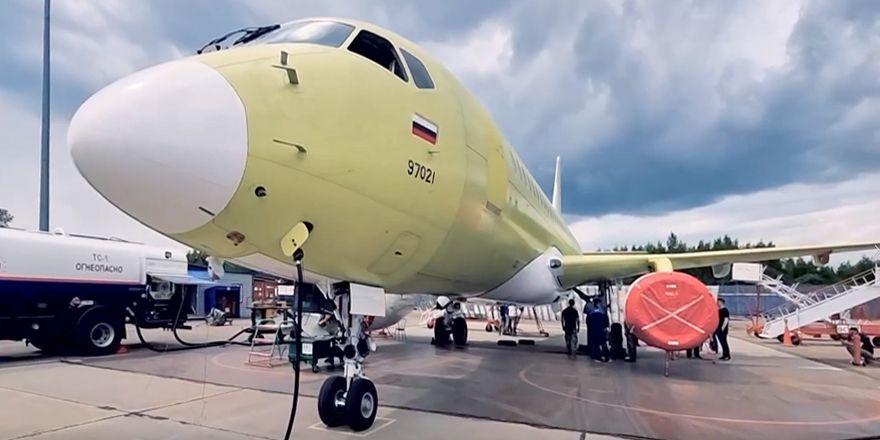 Primeiro SSJ-New experimental é transferido para o estação pré-voo ...