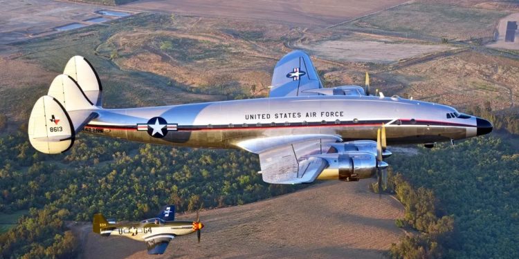 Após voltar a voar, Constellation ‘Bataan’ está sendo preparado para ...