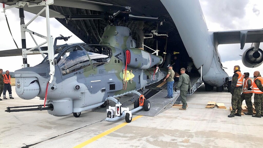IMAGENS: Dois primeiros helicópteros Viper estão na República Tcheca ...