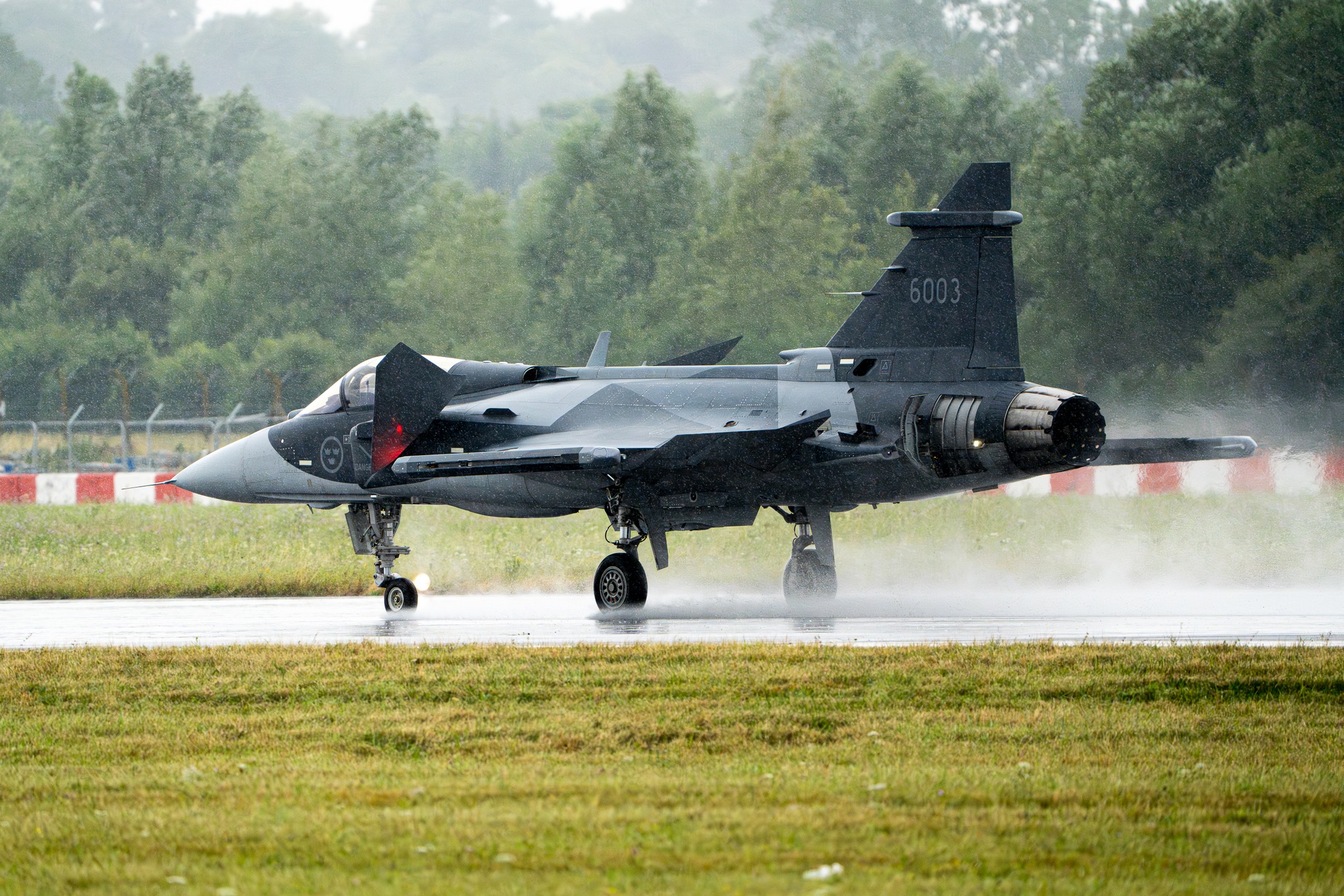 IMAGENS: Piloto da Saab ganha prêmio voando Gripen E no RIAT 2023 ...
