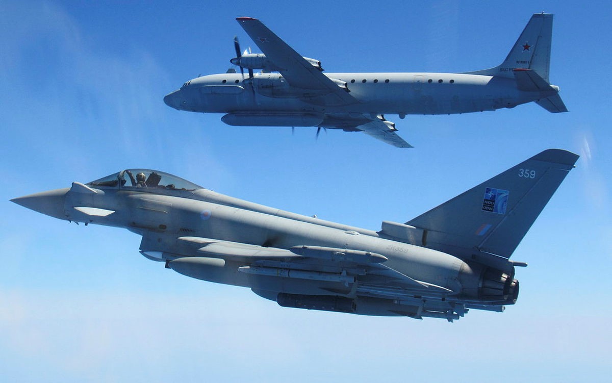 Typhoons da RAF interceptaram 50 aeronaves russas durante missão de ...