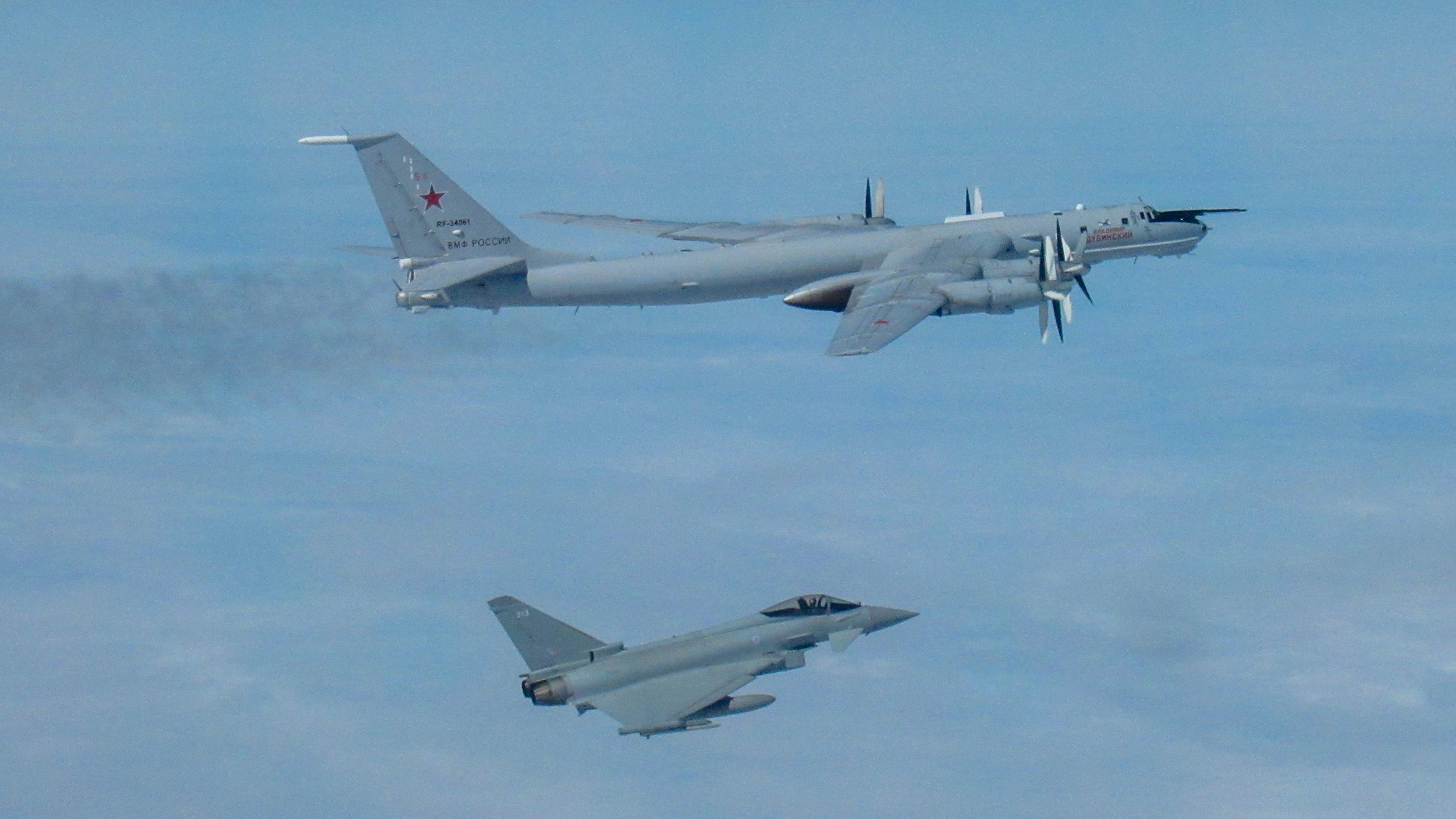 Typhoons da RAF interceptaram 50 aeronaves russas durante missão de ...