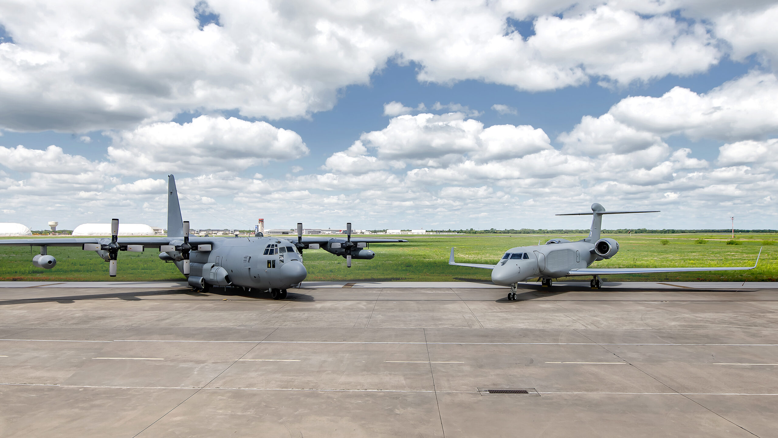 USAF recebe sua primeira aeronave EC-37B Compass Call para testes ...