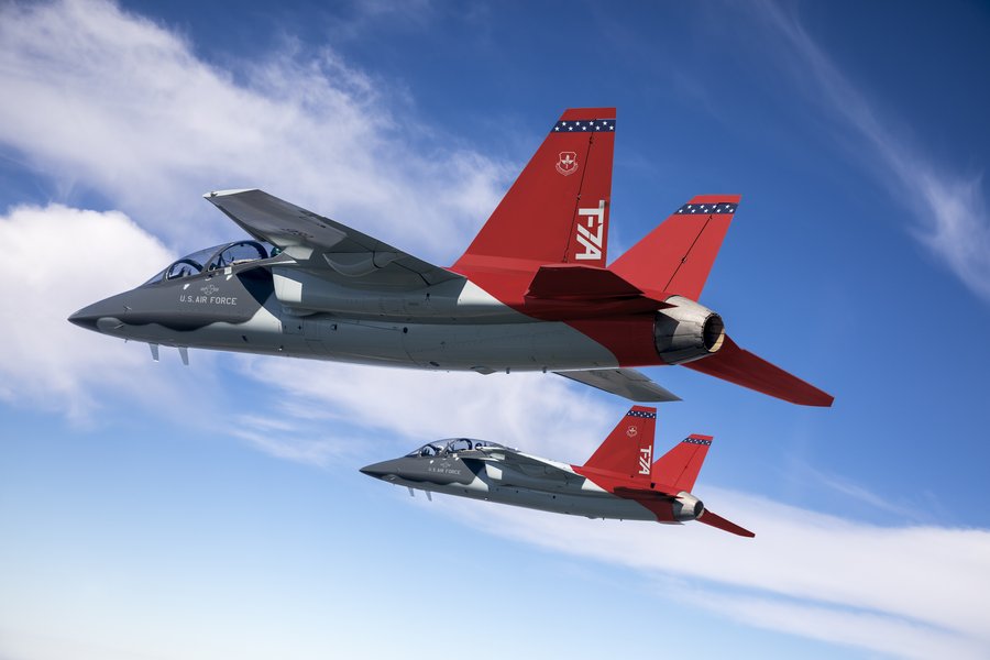 VÍDEO: USAF recebe o primeiro T-7A Red Hawk no padrão de produção