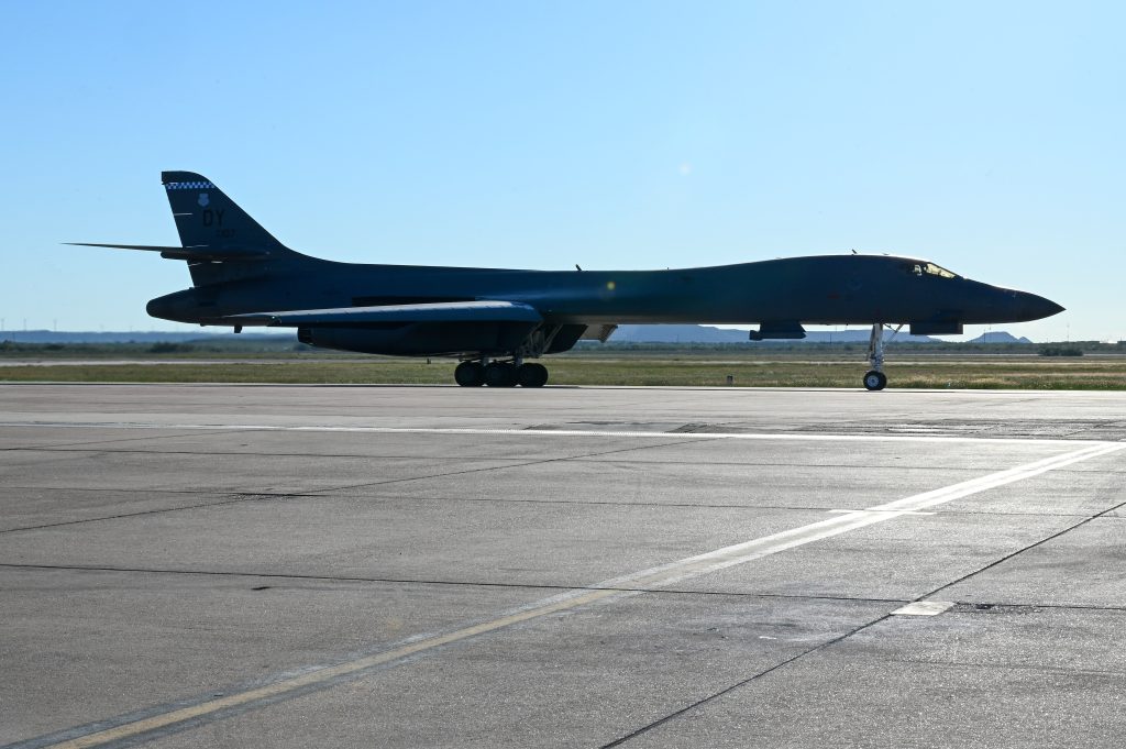 IMAGENS: USAF retorna com os B-1s para Europa – Cavok Brasil