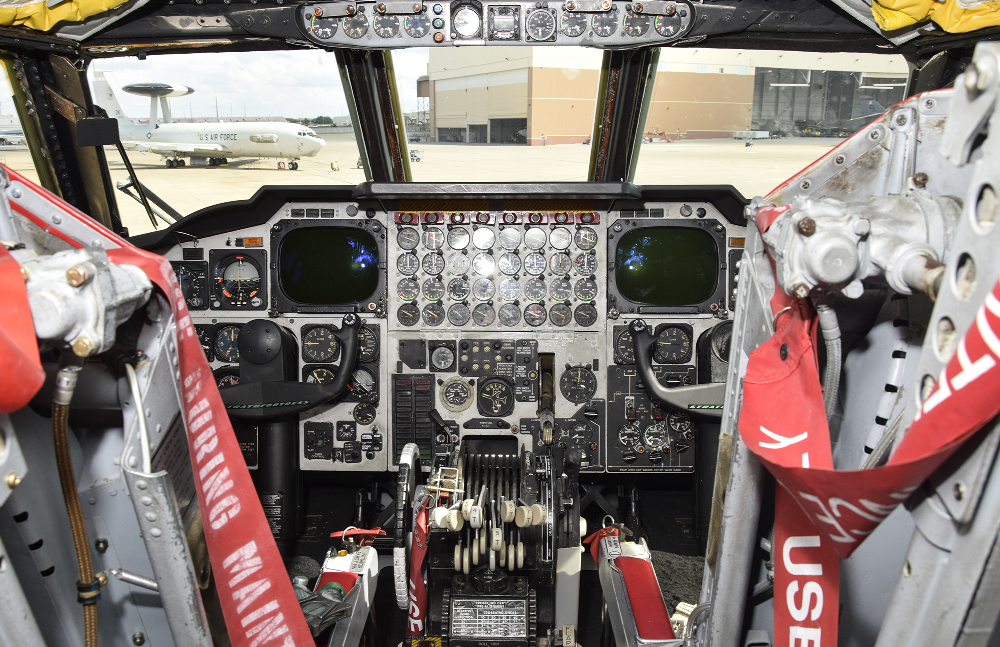 Pilotos do B-52 testam novos instrumentos para facilitar o voo do BUFF ...