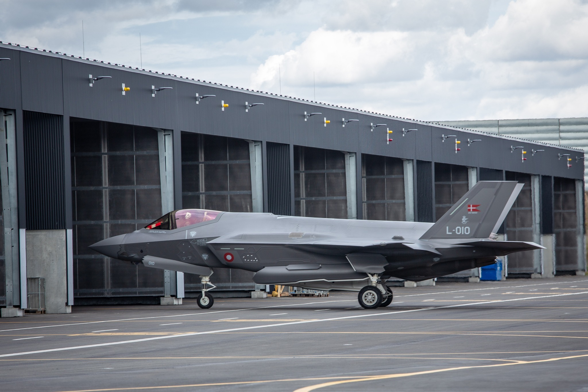 Força Aérea Real Dinamarquesa celebra chegada das primeiras quatro ...