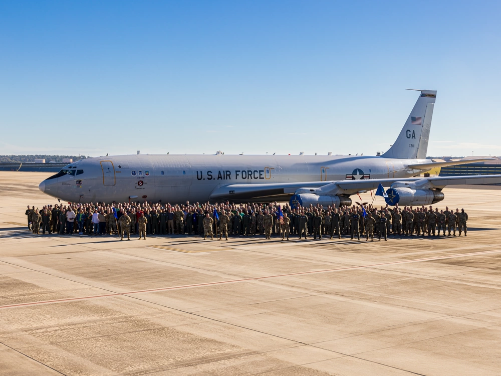 IMAGENS: USAF aposenta a última aeronave E-8C JSTARS – Cavok Brasil
