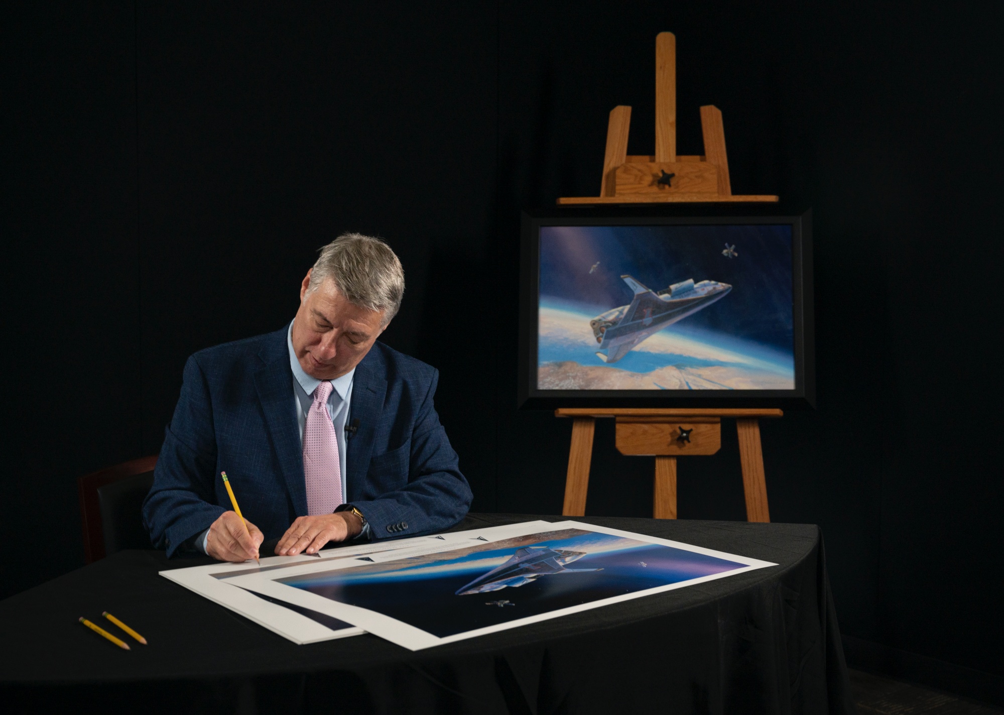 Comando de Operações Espaciais revela pintura oficial ‘futurista ...