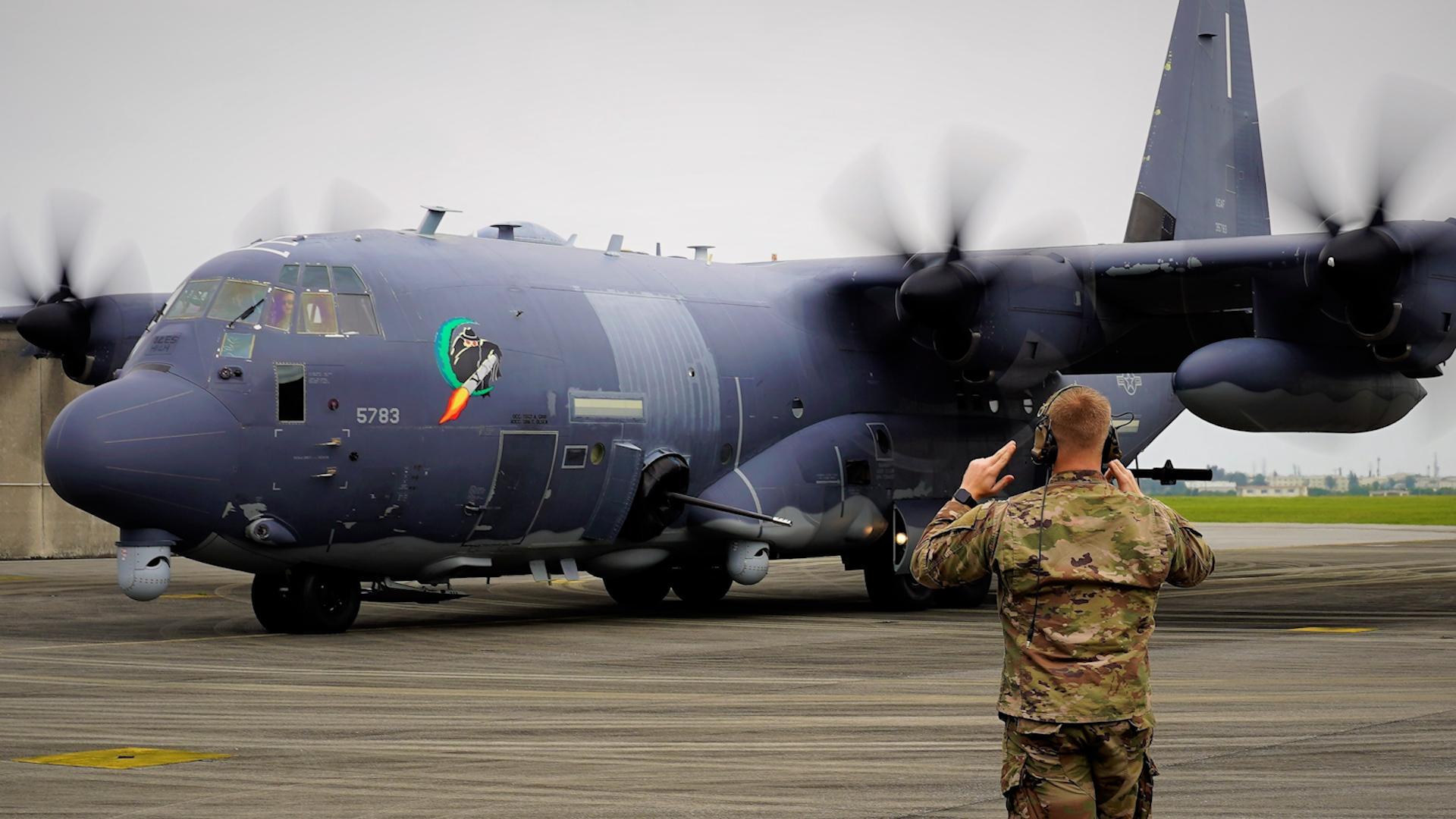Aeronave AC-130J ataca militantes no Iraque após primeiro ataque com ...