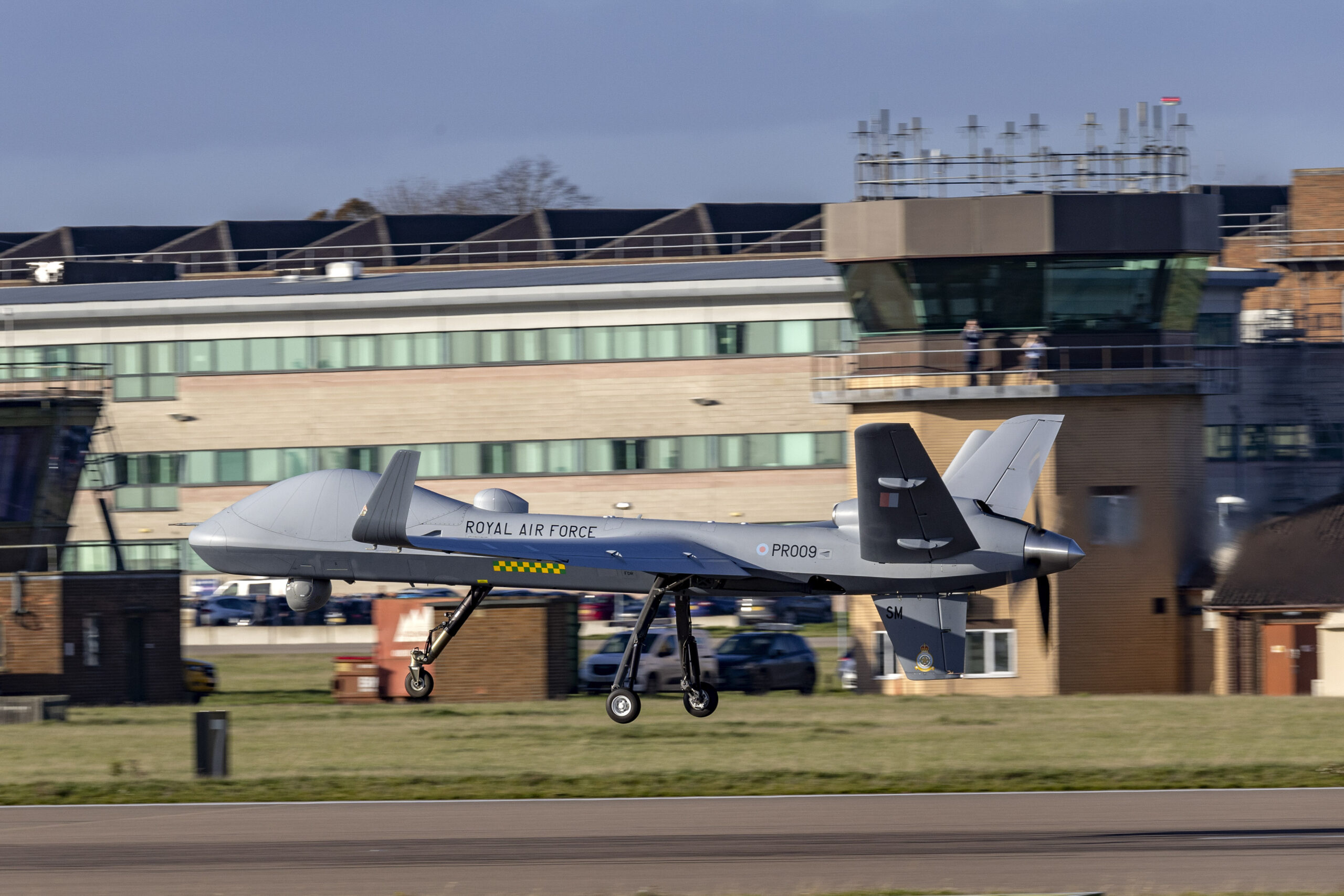 IMAGENS: Drone MQ-9B Protector da RAF voa no Reino Unido pela primeira ...