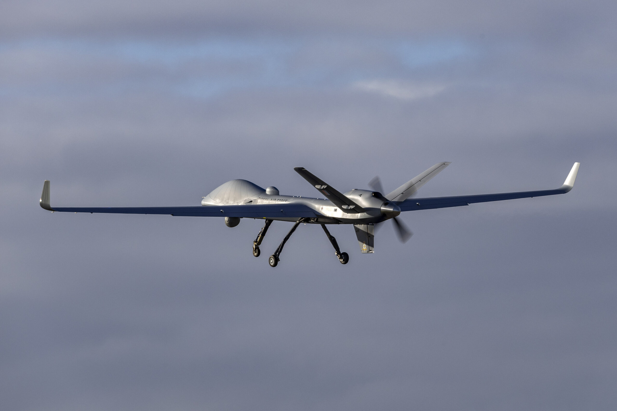 IMAGENS: Drone MQ-9B Protector da RAF voa no Reino Unido pela primeira ...