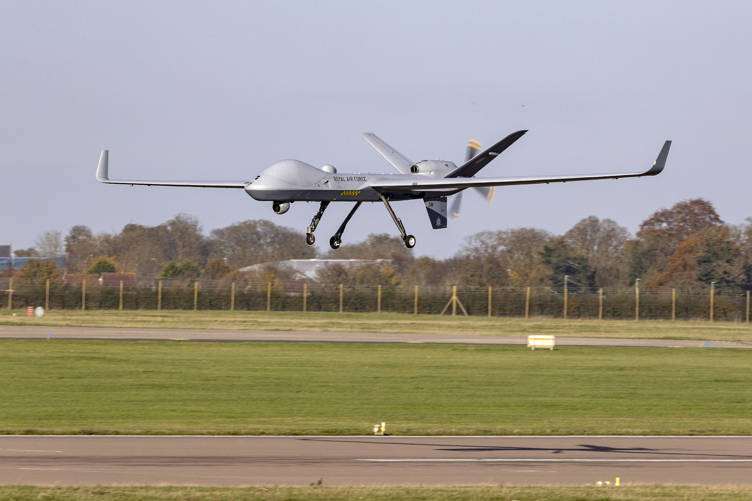 IMAGENS: Drone MQ-9B Protector da RAF voa no Reino Unido pela primeira ...