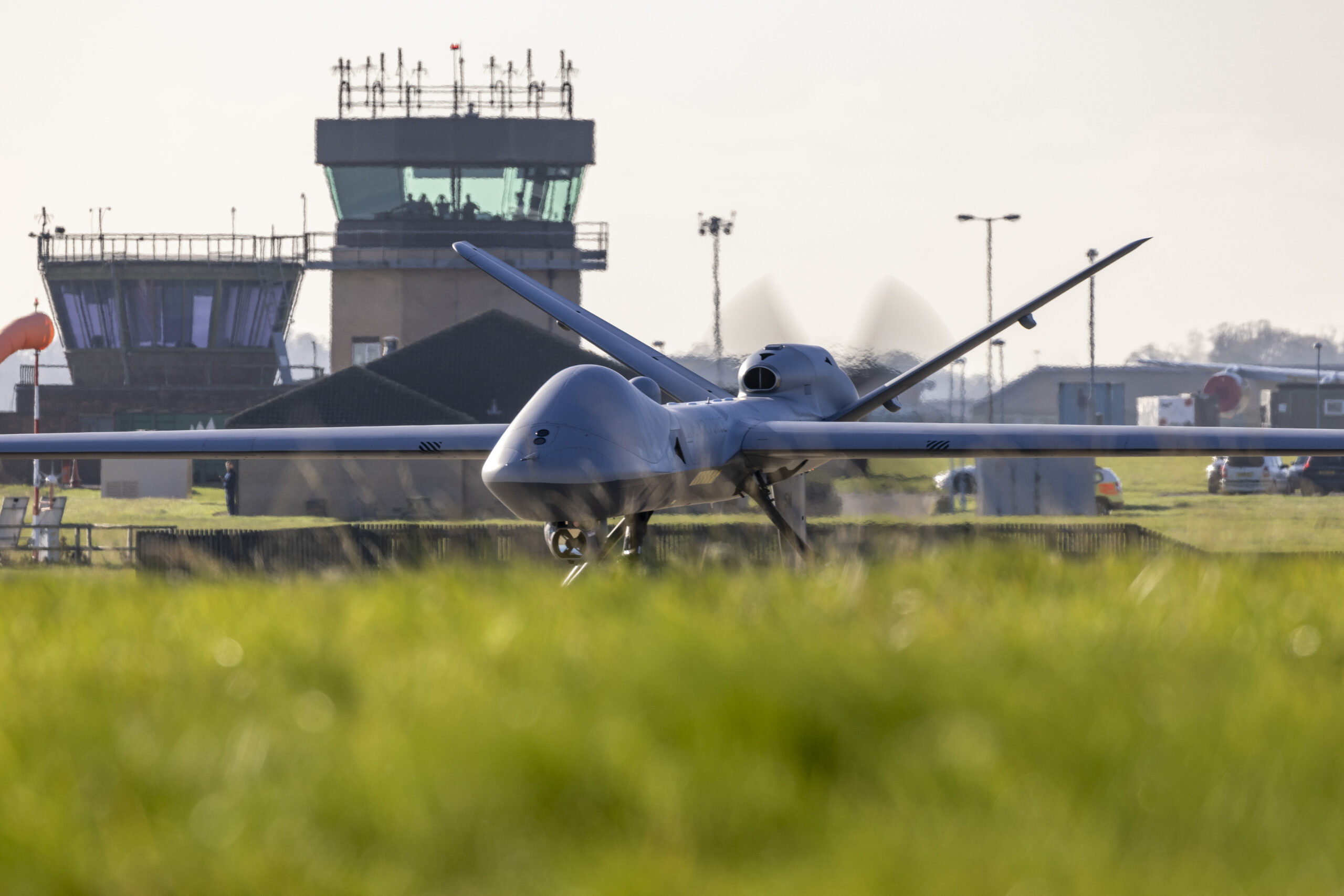 IMAGENS: Drone MQ-9B Protector da RAF voa no Reino Unido pela primeira ...