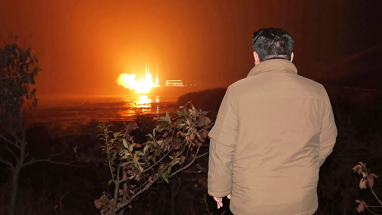 Coreia do Norte diz aos EUA que destruirá seus satélites espiões se ...