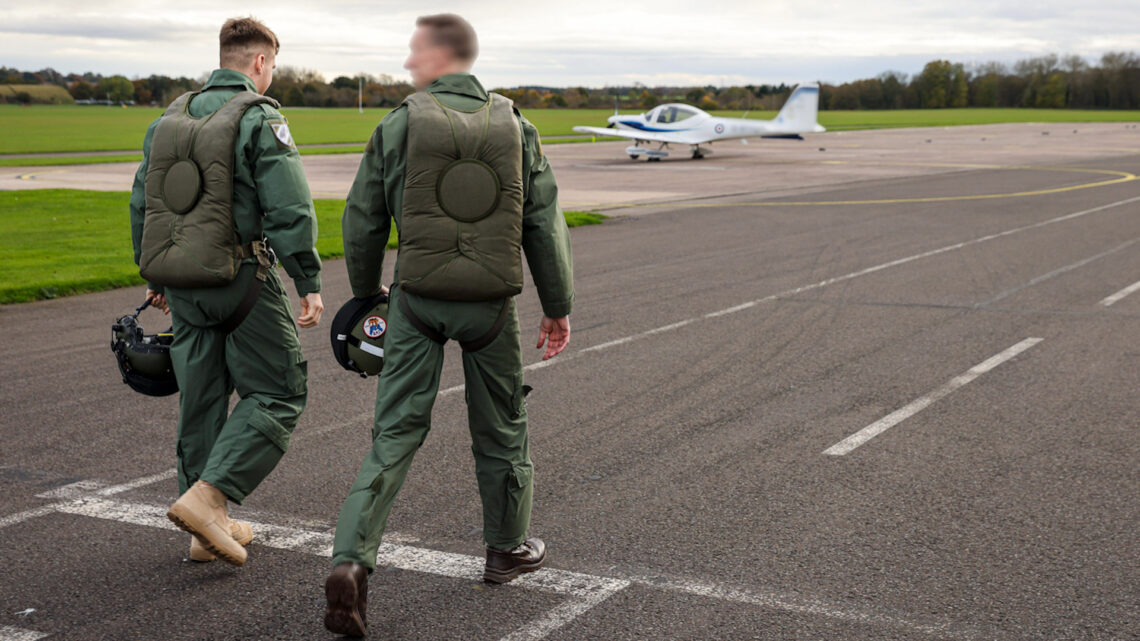 Pilotos da Força Aérea Ucraniana progridem no treinamento do F-16 ...