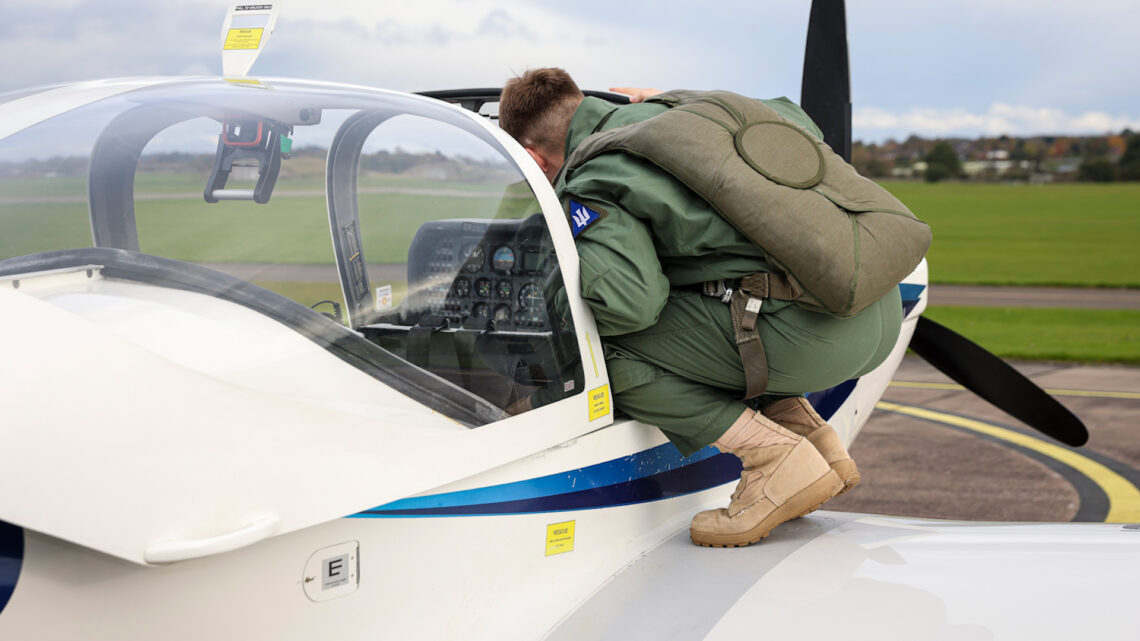 Pilotos da Força Aérea Ucraniana progridem no treinamento do F-16 ...