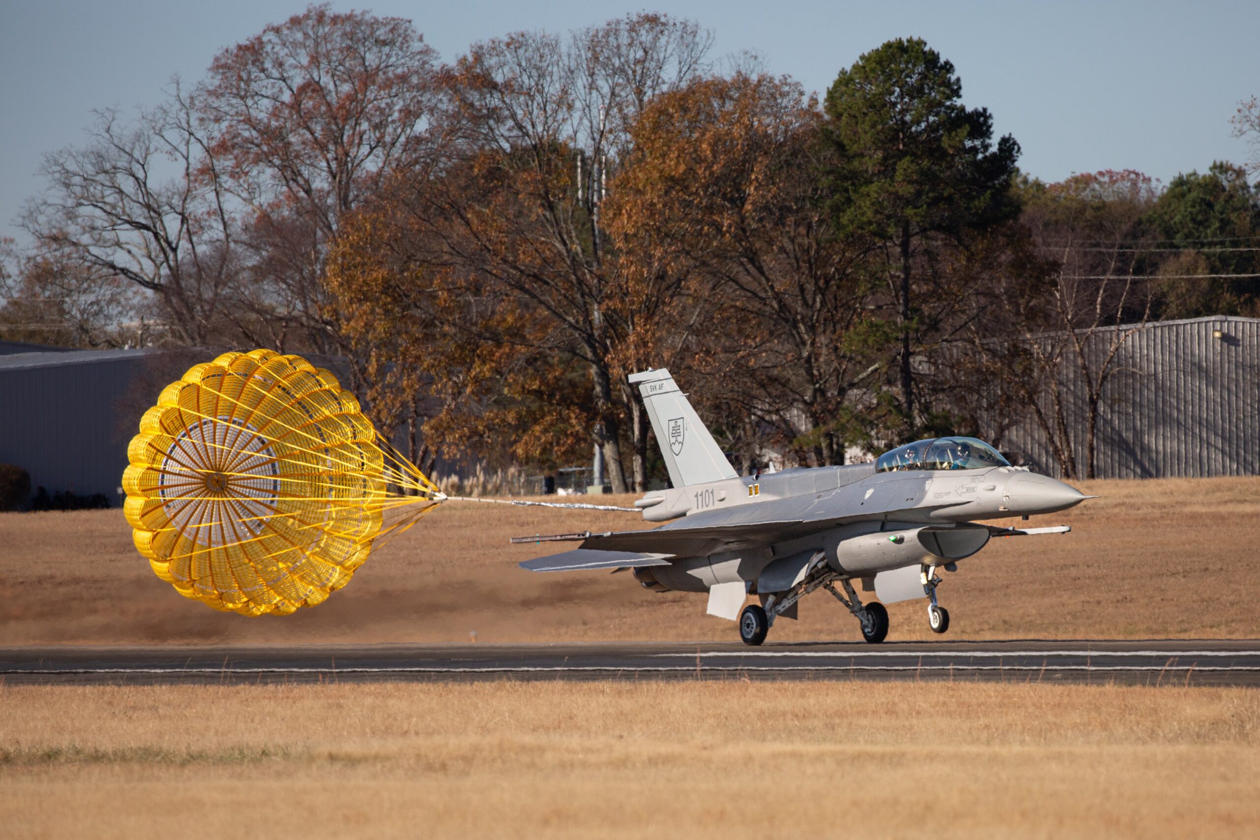 IMAGENS: Lockheed Martin entrega os dois primeiros F-16 Block 70 para a ...