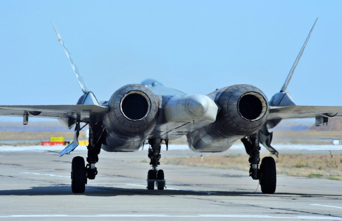 A partir de 2024, Forças Aeroespaciais Russas receberão caças Su-57 com ...