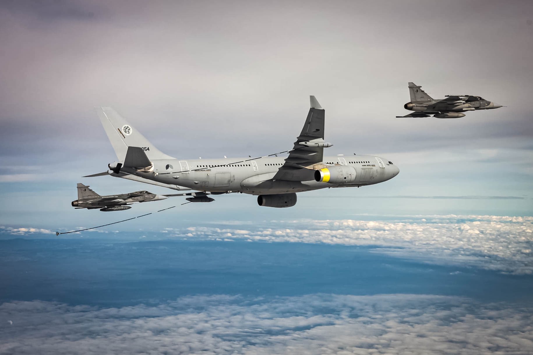 Avião-tanque A330 MRTT de unidade da OTAN realiza a primeira missão de ...