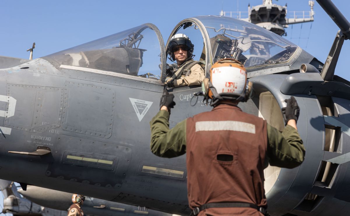 Piloto De Jato Av 8b Harrier Do Usmc Abateu 7 Drones Houthi No Mar Vermelho