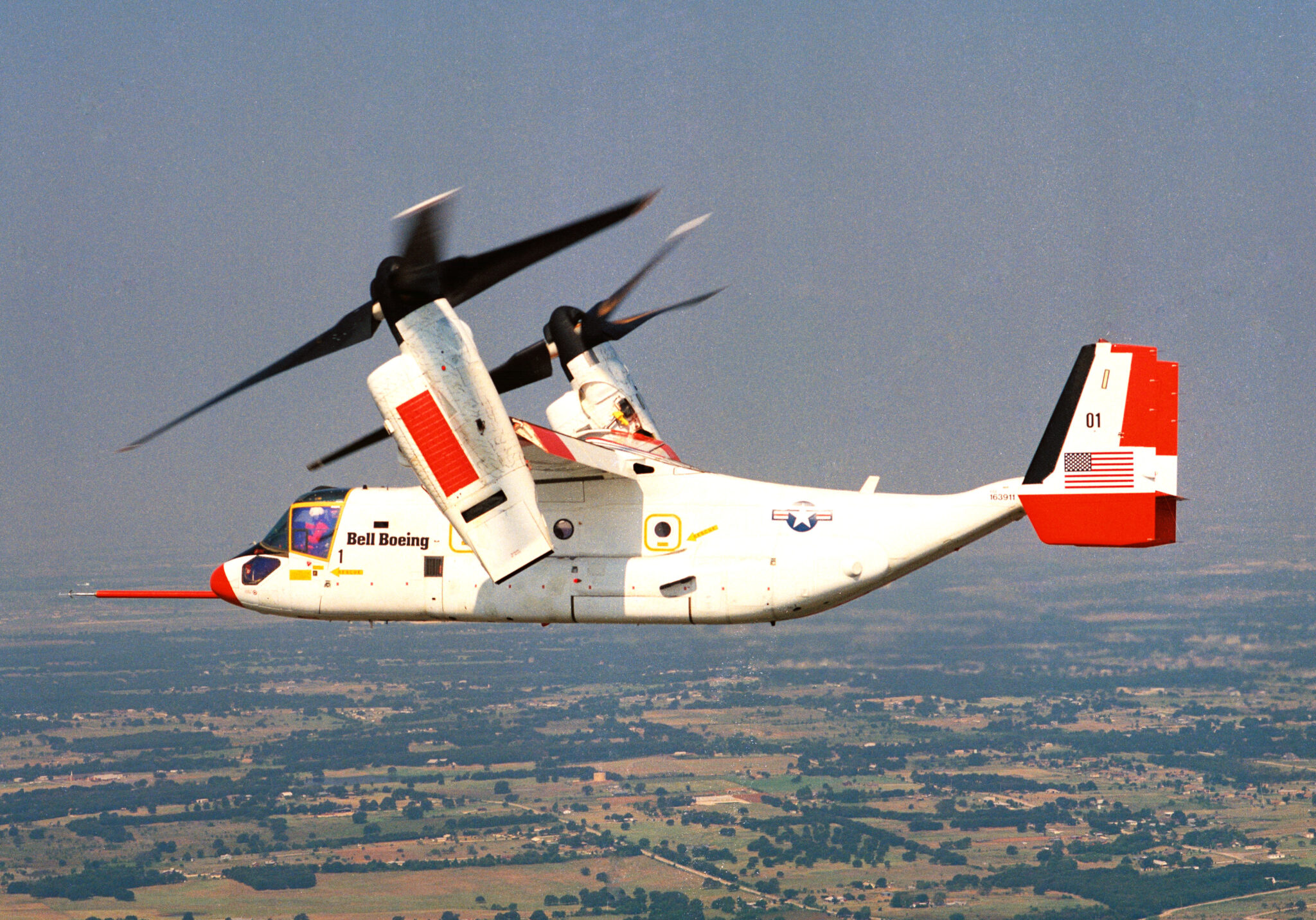 35 anos do V-22 Osprey, o único tiltrotor de produção em série no mundo ...