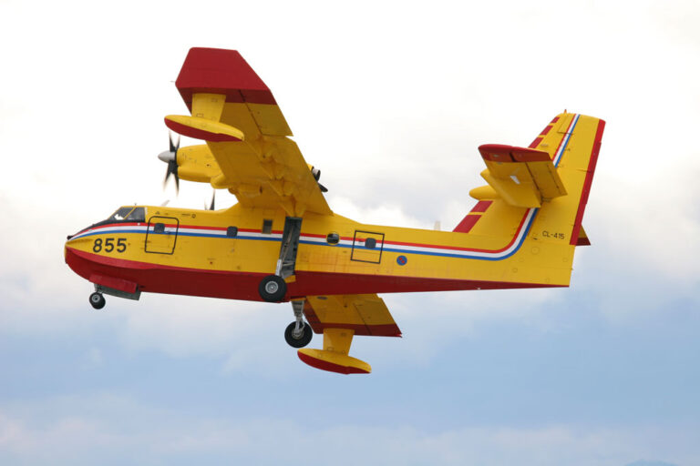 Croácia encomenda dois aviões de combate a incêndios De Havilland ...