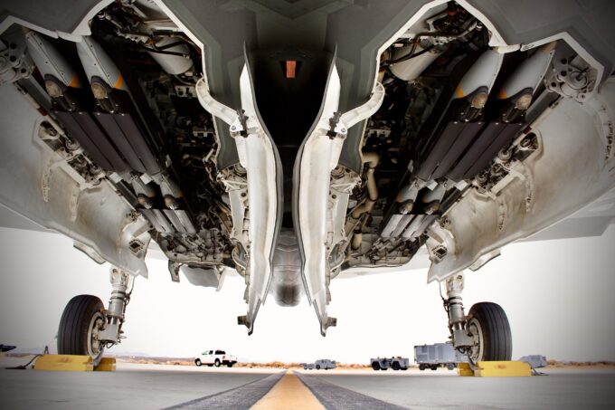 Finlândia adquire sistemas de armas JDAM e SDB I para seus caças F-35 ...