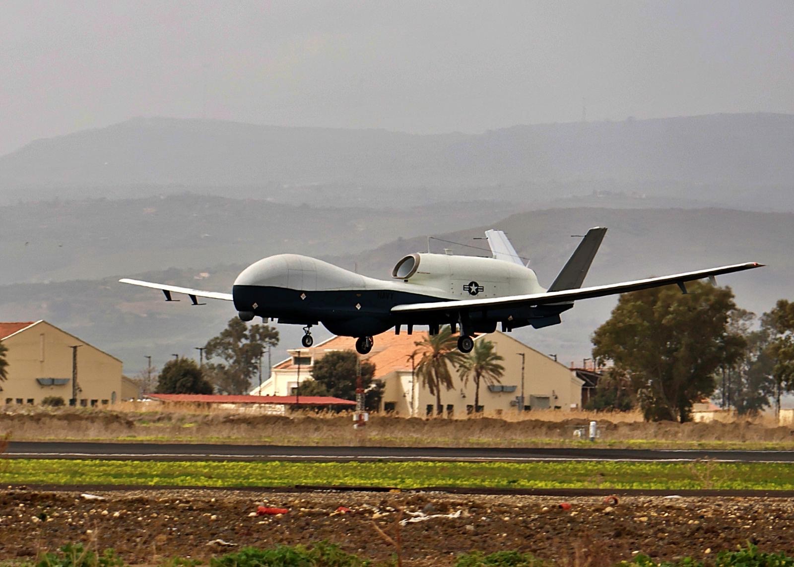 Primeiro drone MQ-4C Triton chega a Sigonella, Itália – Cavok Brasil