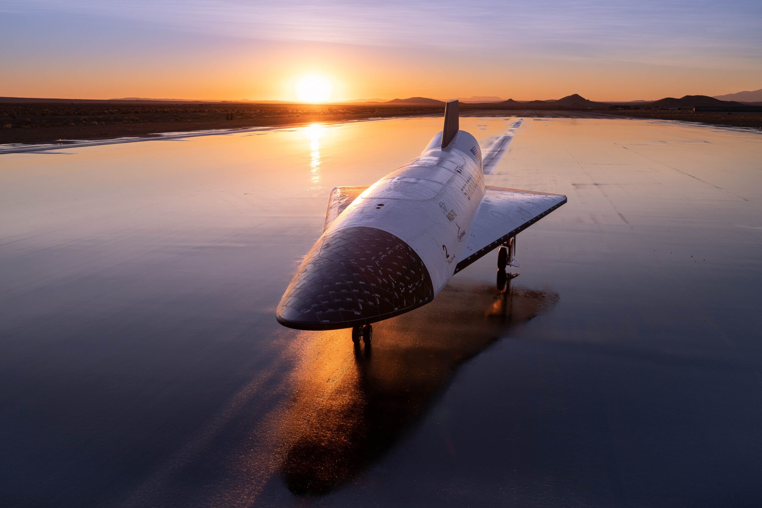 IMAGENS: Stratolaunch revela o Talon “TA-2” – Cavok Brasil