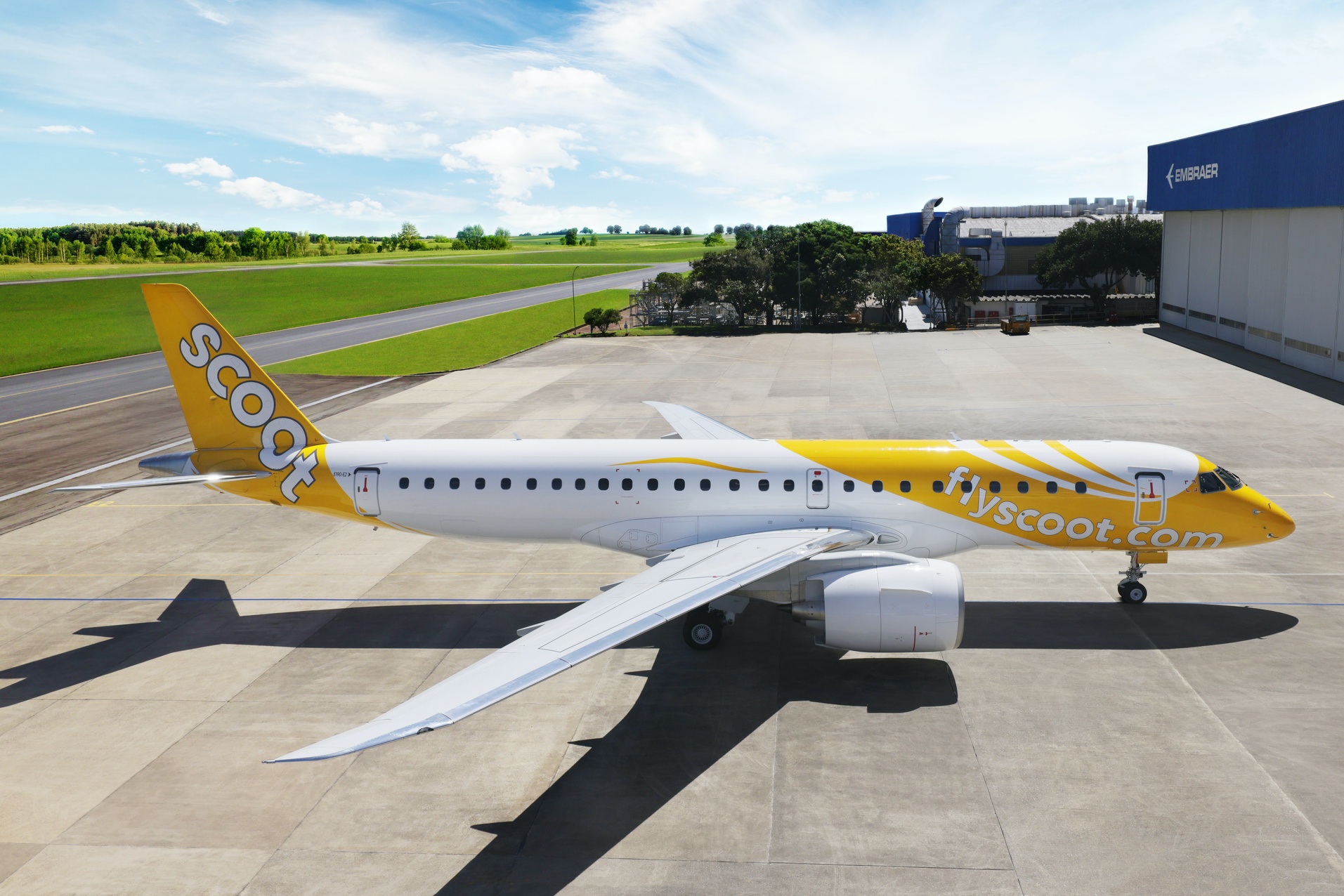 IMAGENS: Primeiro Embraer E190-E2 para Scoot é entregue pela Azorra ...