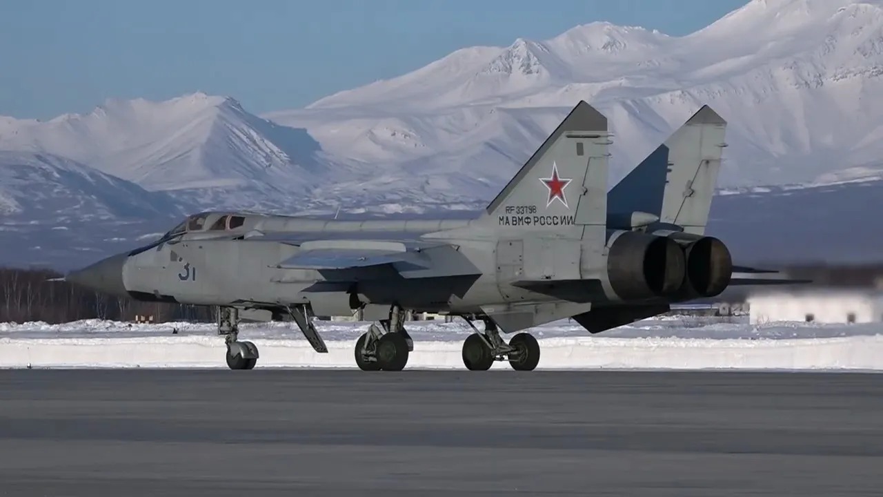 Caças MiG-31I recebem sistema de reabastecimento aéreo – Cavok Brasil