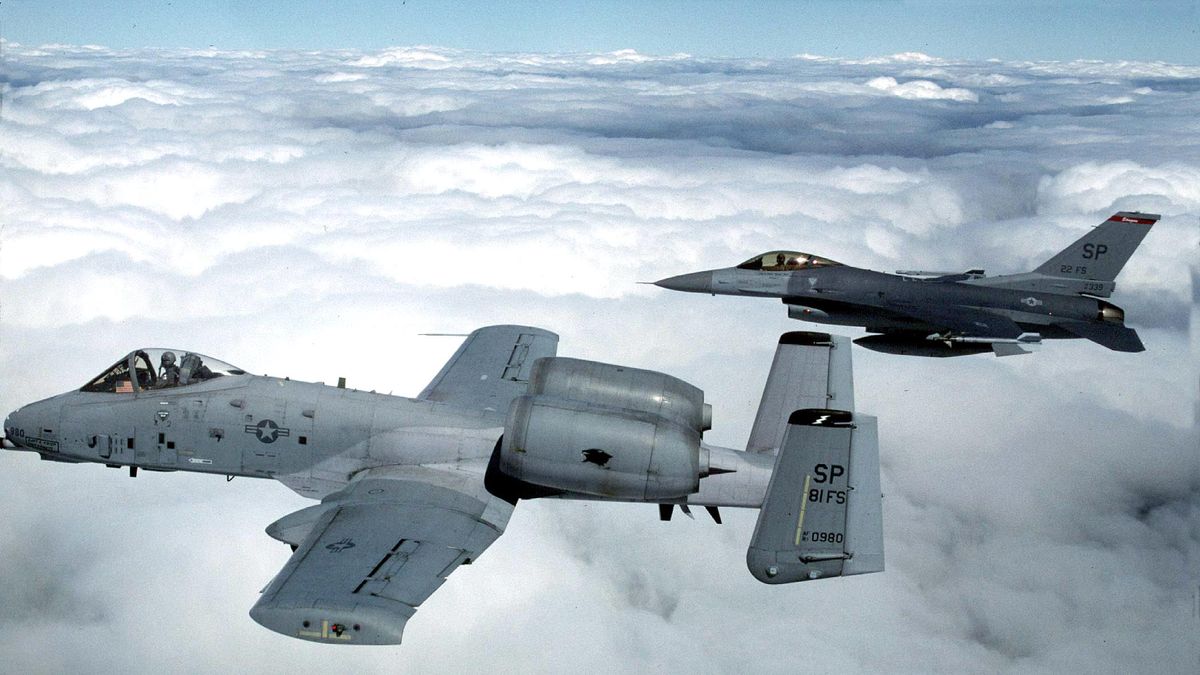 Um país demonstrou interesse em comprar os jatos A-10 aposentados pela ...