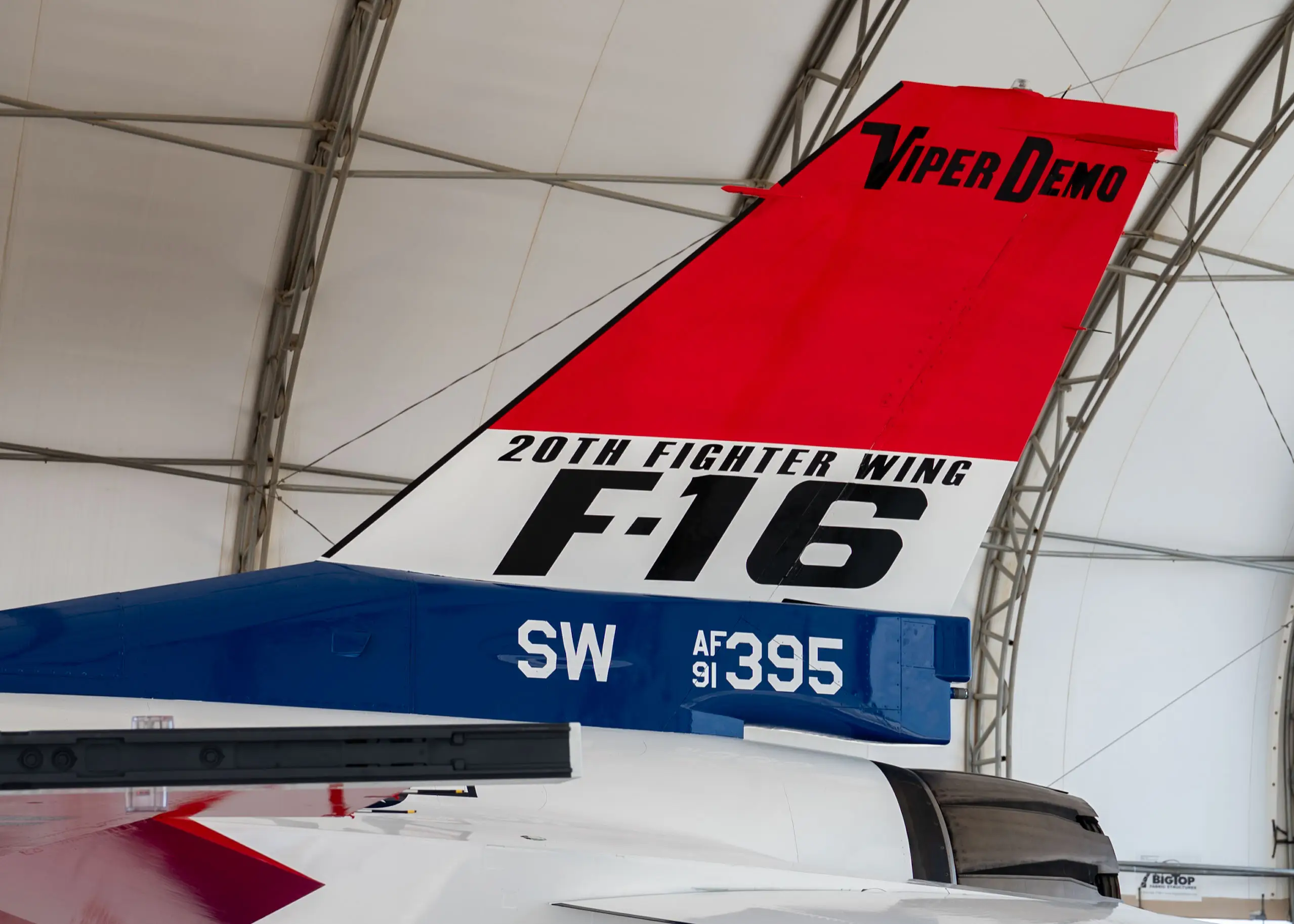 Equipe de demonstração F-16 Viper da USAF lança novo esquema de pintura ...