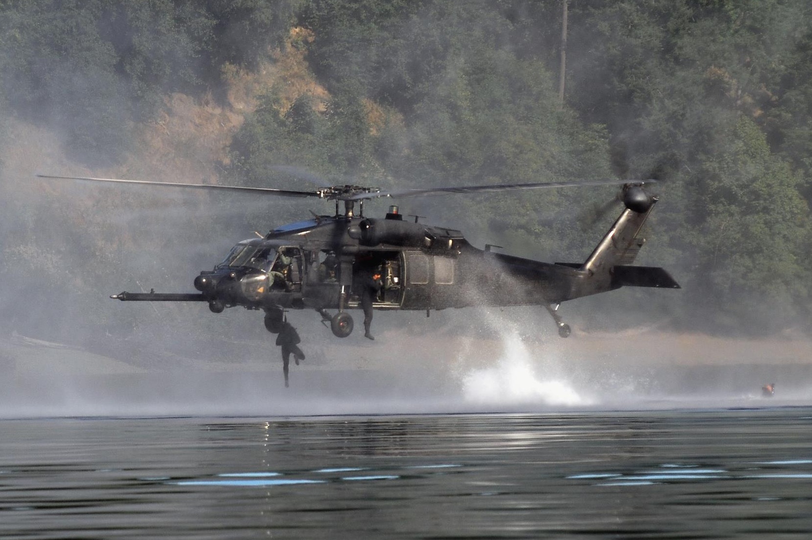 Unidade de elite da Grécia receberá quatro helicópteros MH-60L Black ...