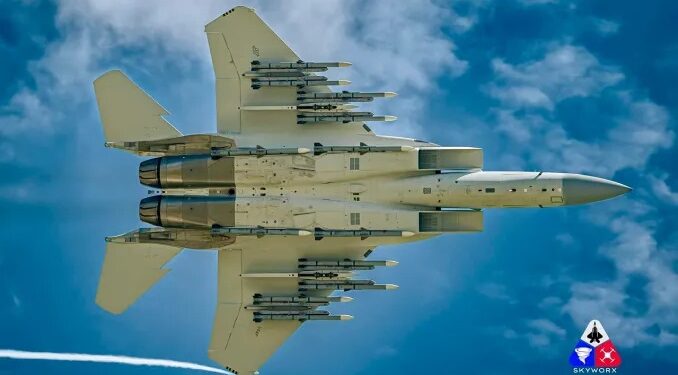 Impressionante carga de 12 mísseis AIM-120 em F-15QA Advanced Eagle é ...