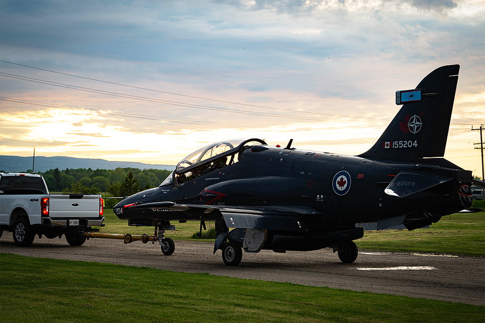 Aposentados jatos canadenses CT-155 Hawk continuarão servindo como ...