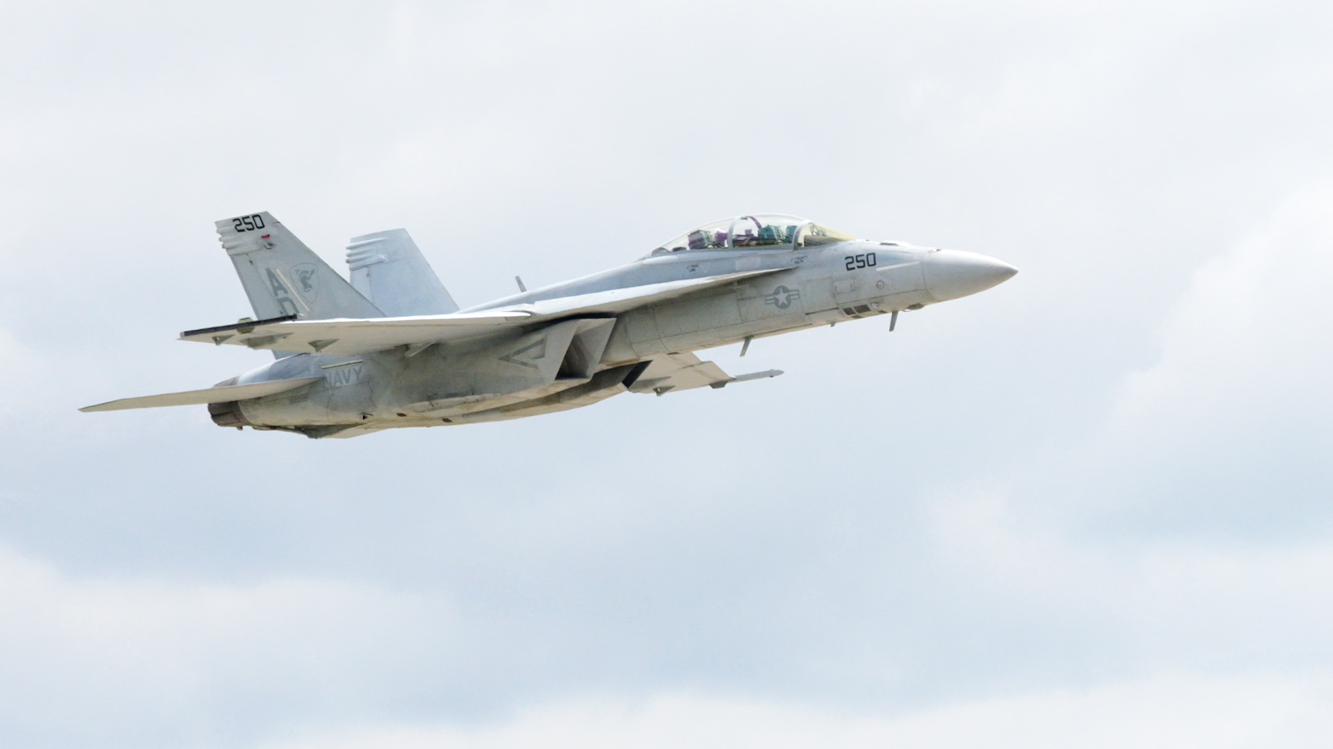 Boeing entrega os dois primeiros atualizados F/A-18 Super Hornet Block III para Marinha dos EUA ...