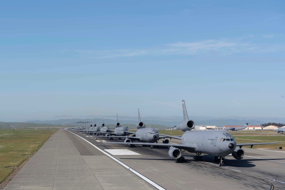 Reabastecedores KC-10 recebem suas inspeções finais antes da ...