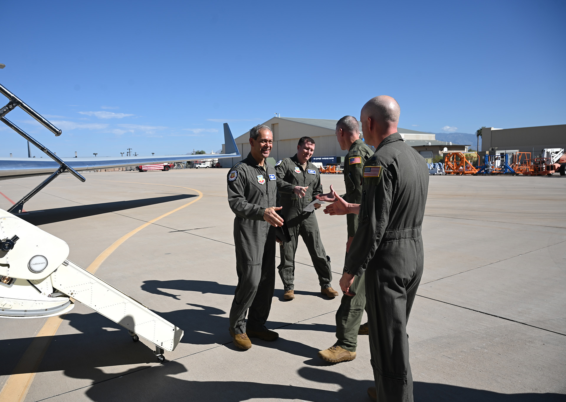 IMAGENS: Primeiro EA-37B Compass Call é entregue na Base Aérea de Davis ...