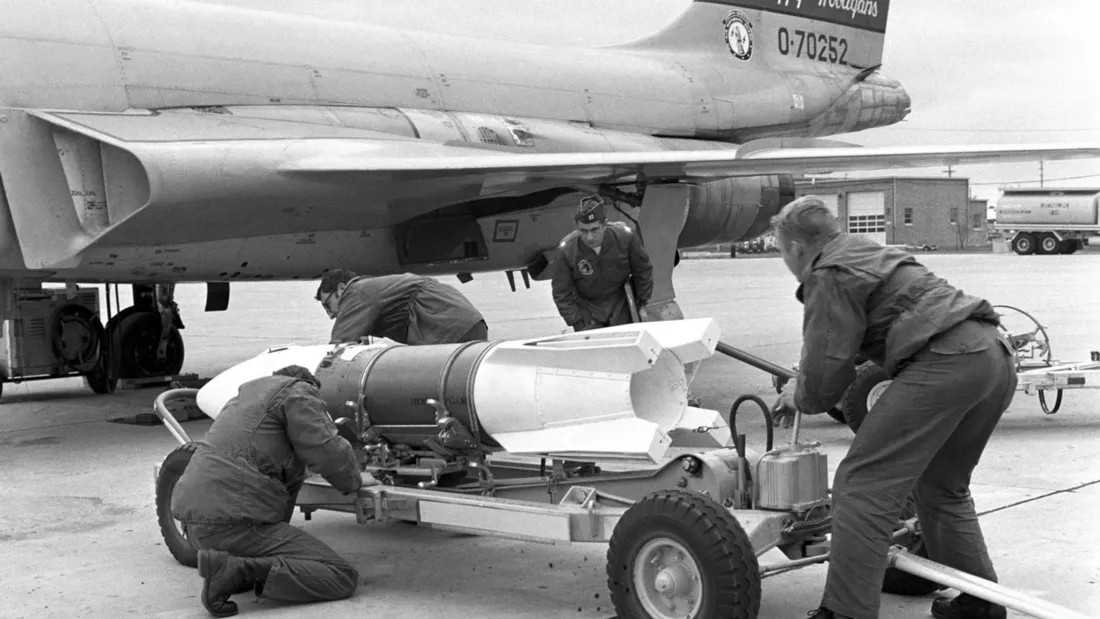 Interceptador MiG-31 russo armado com mísseis ar-ar nucleares? – Cavok ...