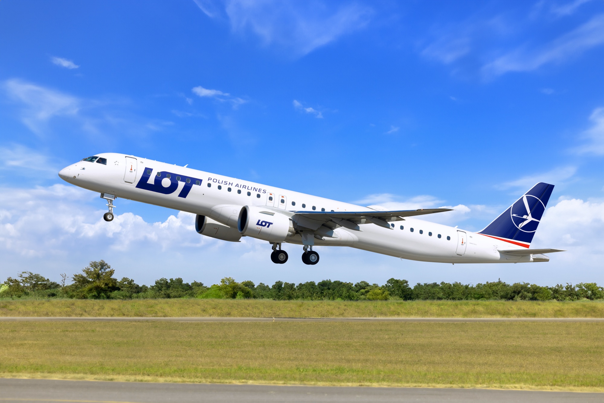 IMAGENS: LOT Polish Airlines recebe primeiro Embraer E195-E2 – Cavok Brasil
