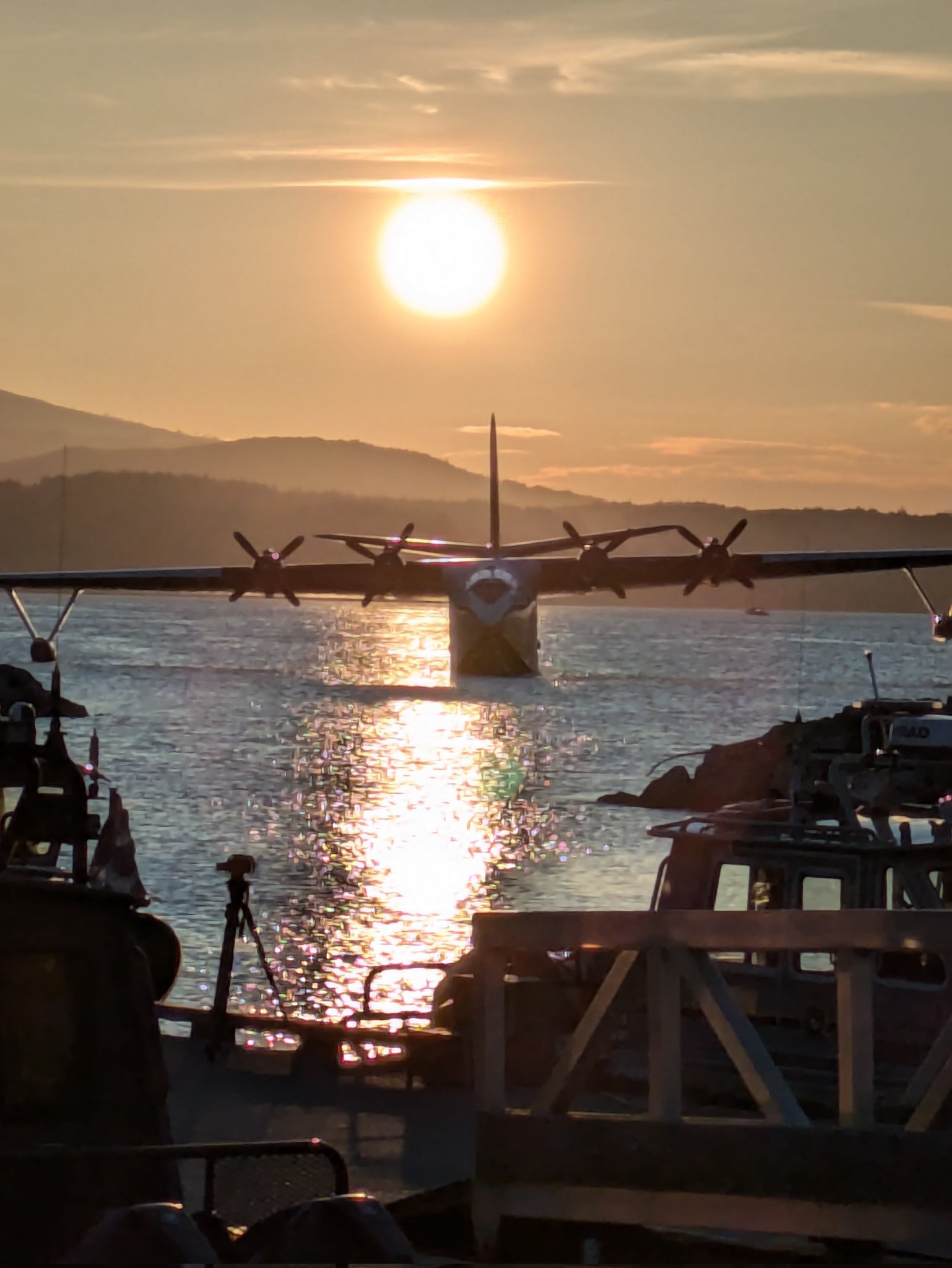 VÍDEO: Grande “bote voador” Martin Mars pousa em seu destino final – Cavok Brasil