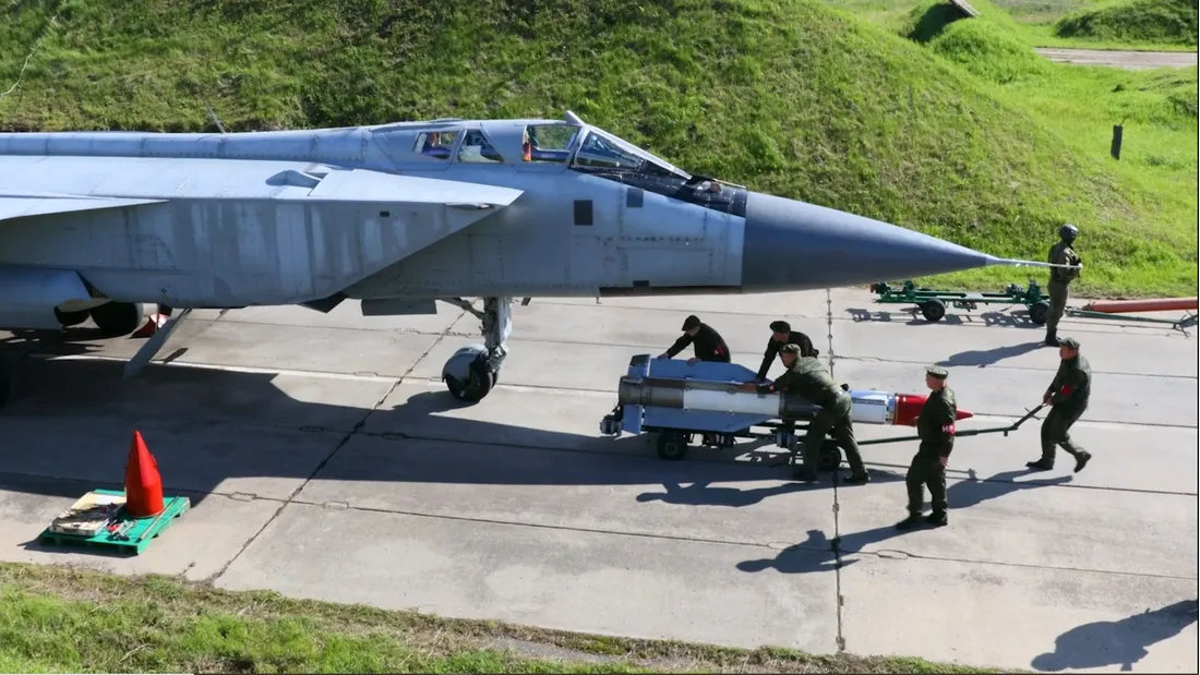 Interceptador MiG-31 russo armado com mísseis ar-ar nucleares? – Cavok ...